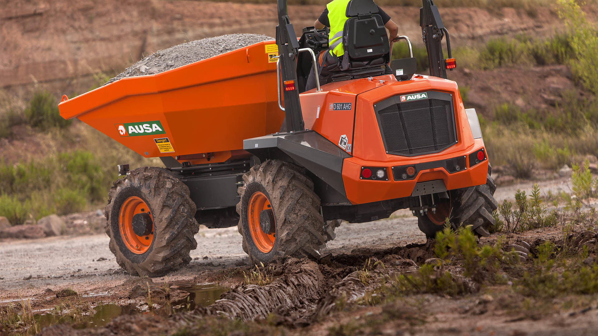 Articulated compact Dumper D601AHG | AUSA Official Website