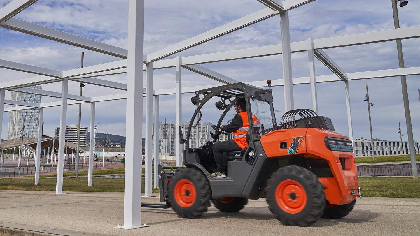 Range of electric dumpers and telehandlers | AUSA Official Website