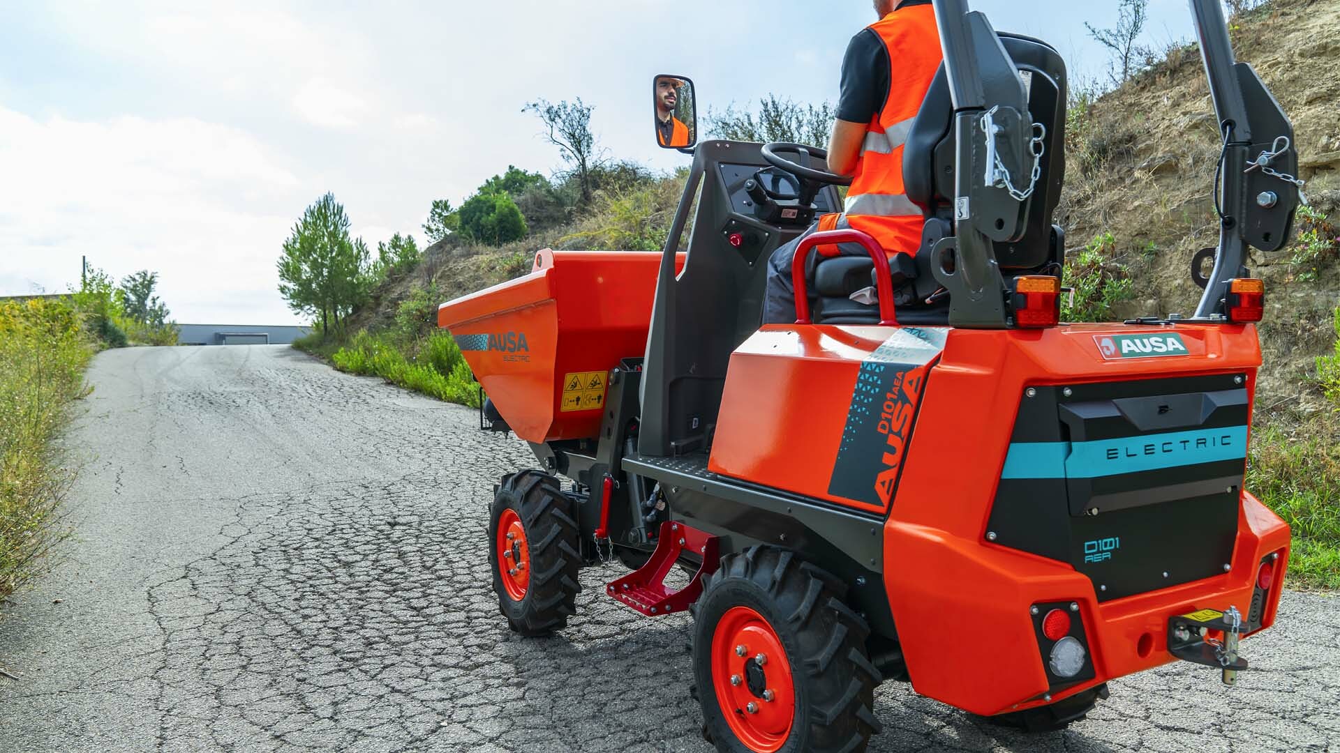 AUSA D101AEA Compact electric dumper | AUSA Official Website