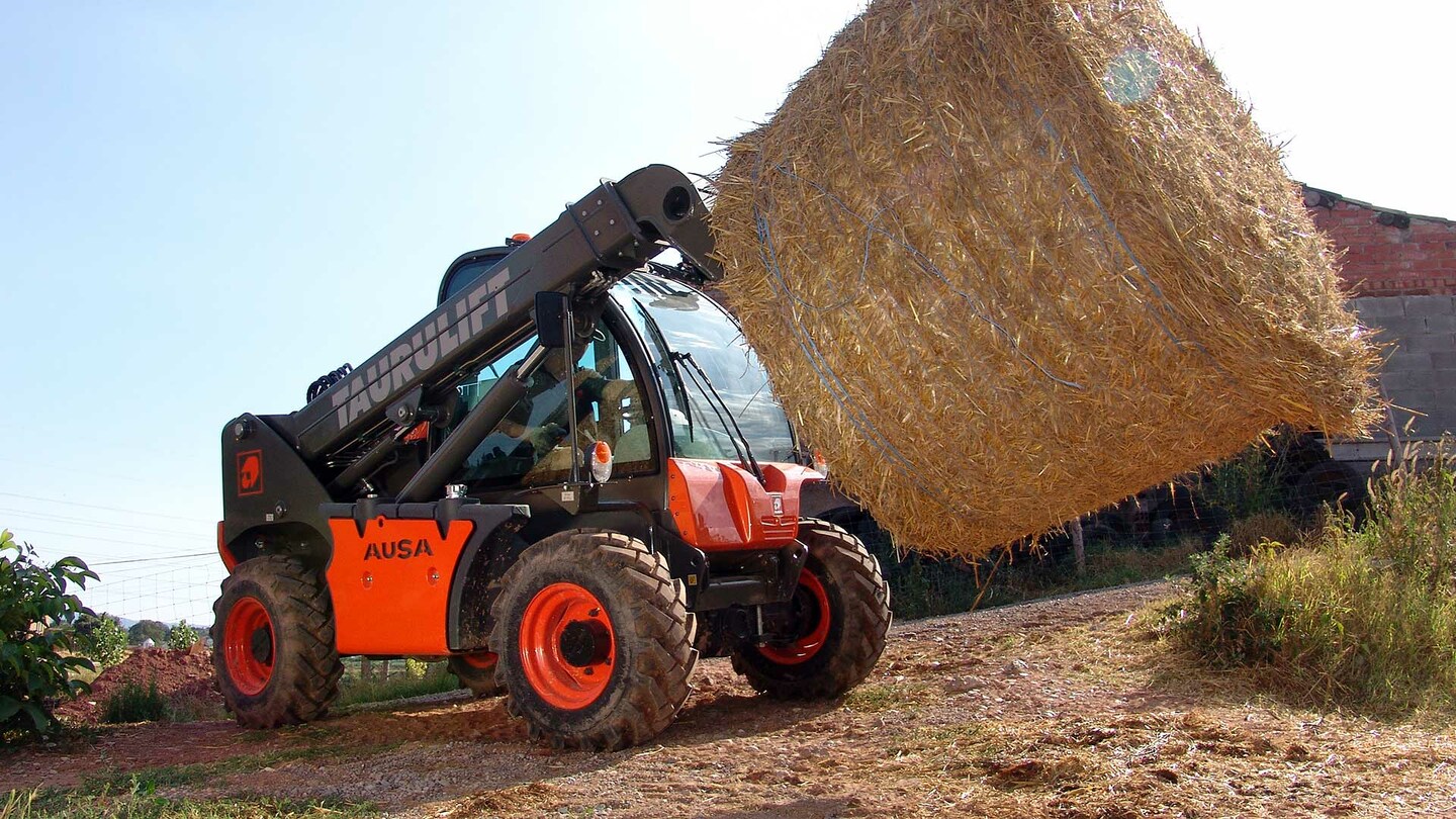 Telehandlers - Meet our products | AUSA Official Website
