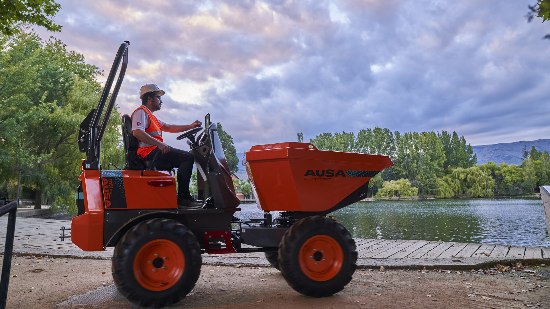 1,500 kg payload D151AEG electric dumper | AUSA Official Website
