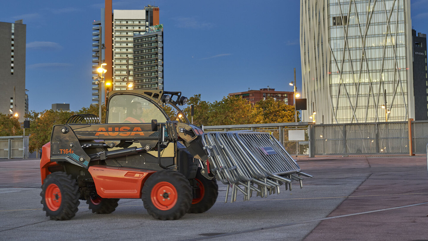 Telehandlers - Meet our products | AUSA Official Website