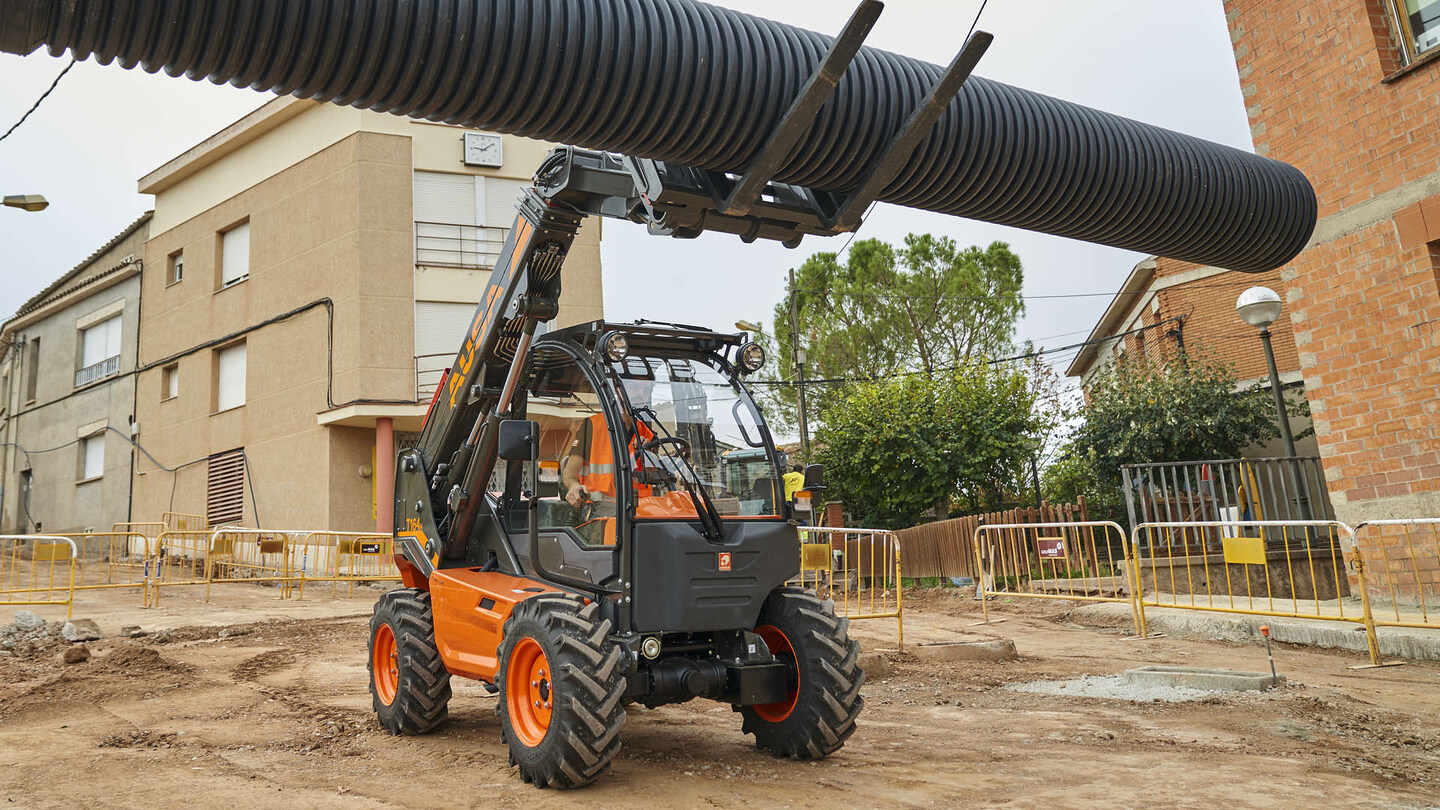 Telehandlers - Meet our products | AUSA Official Website