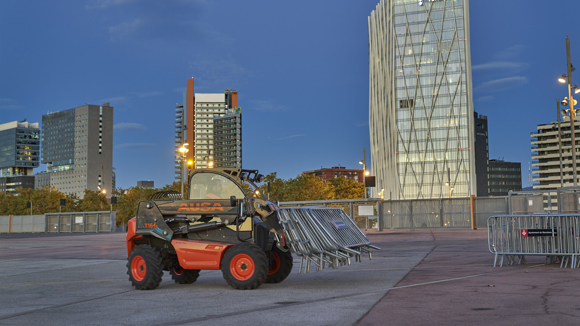 T164E electric telehandler | AUSA Official Website
