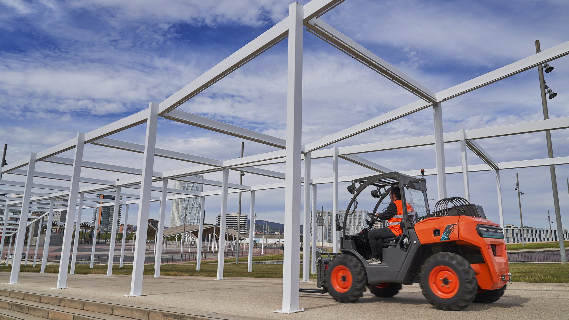 T164E electric telehandler | AUSA Official Website