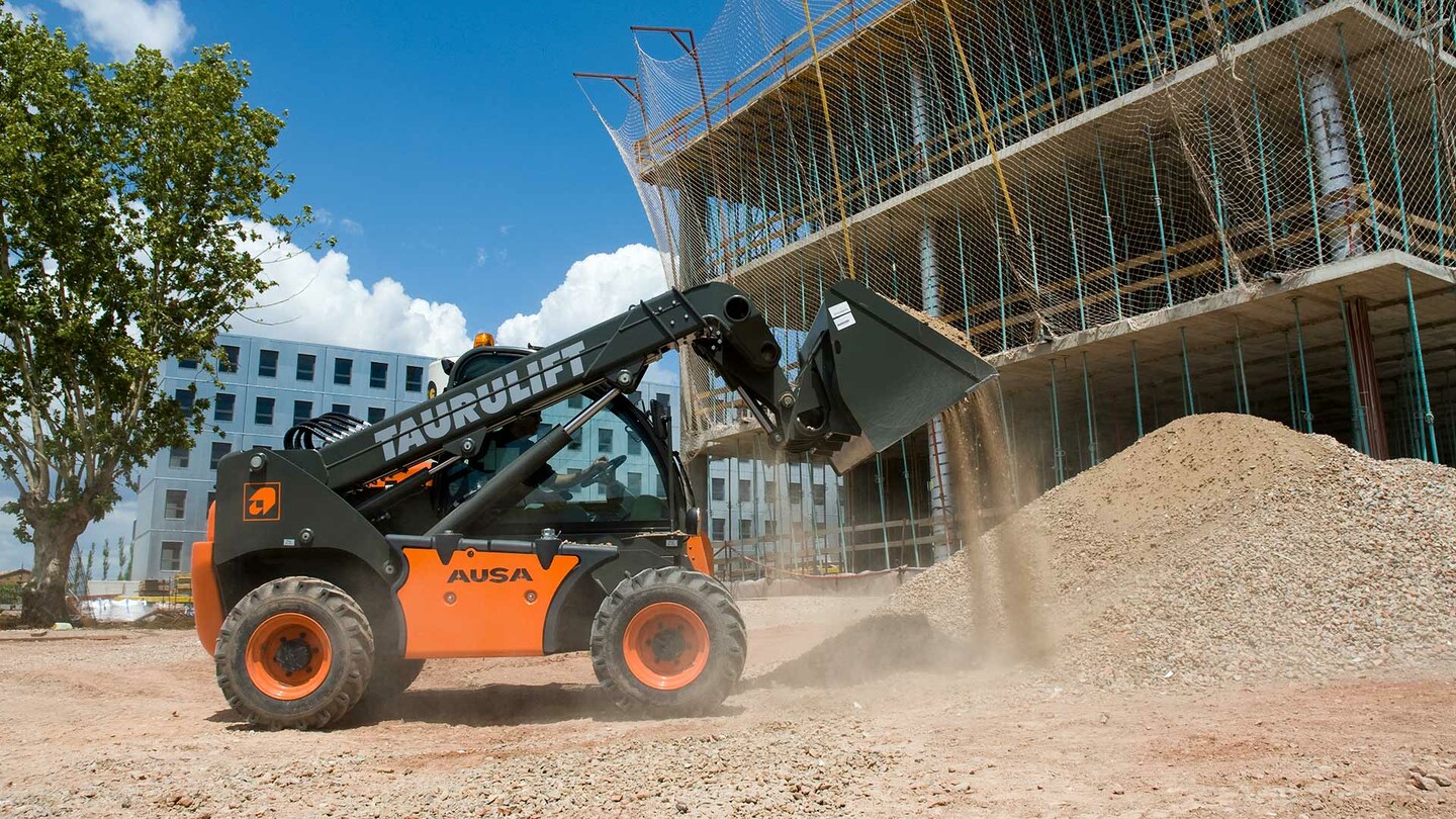 Telehandlers - Meet our products | AUSA Official Website